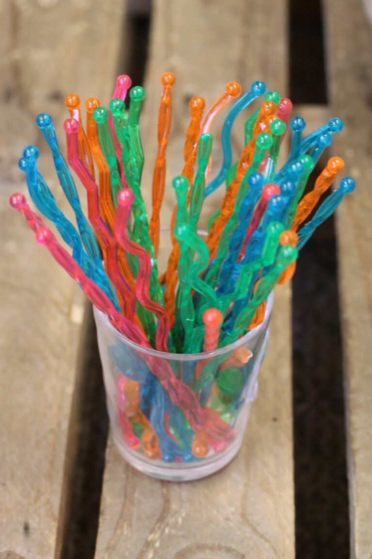 Loose Parts: Playing with Plastic! - Wunderled