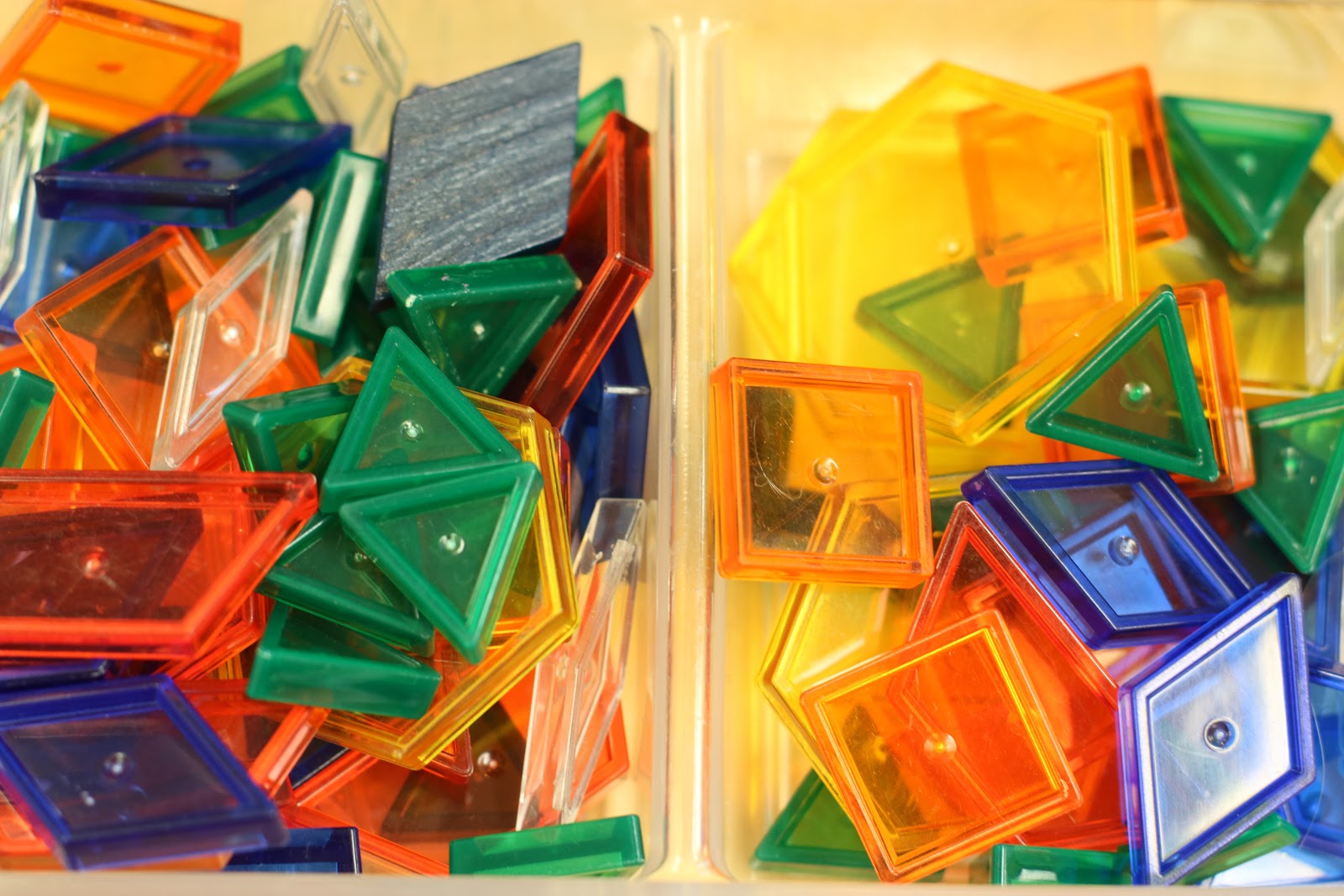 Loose Parts: Playing with Plastic! - Wunderled